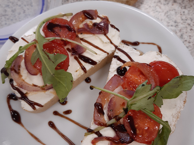 Meldung: Gewinner ist der Adel-Burger!! Kochduell der HuS-Gruppen